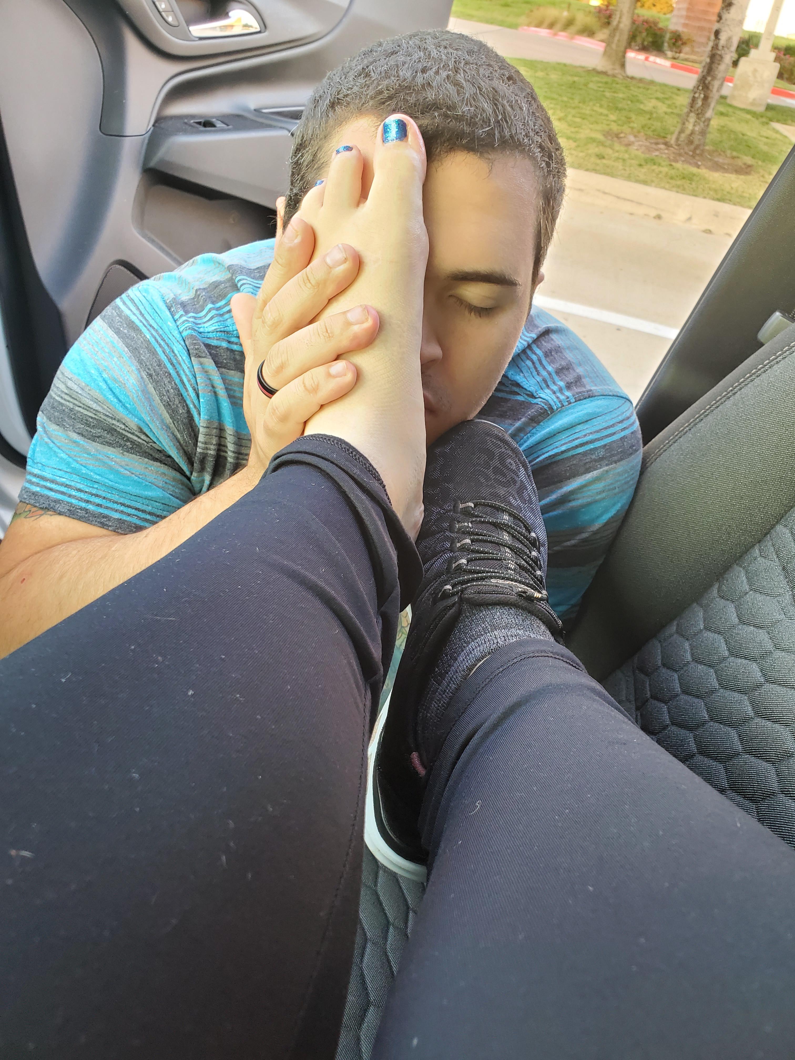 Smell them good slave | Scrolller