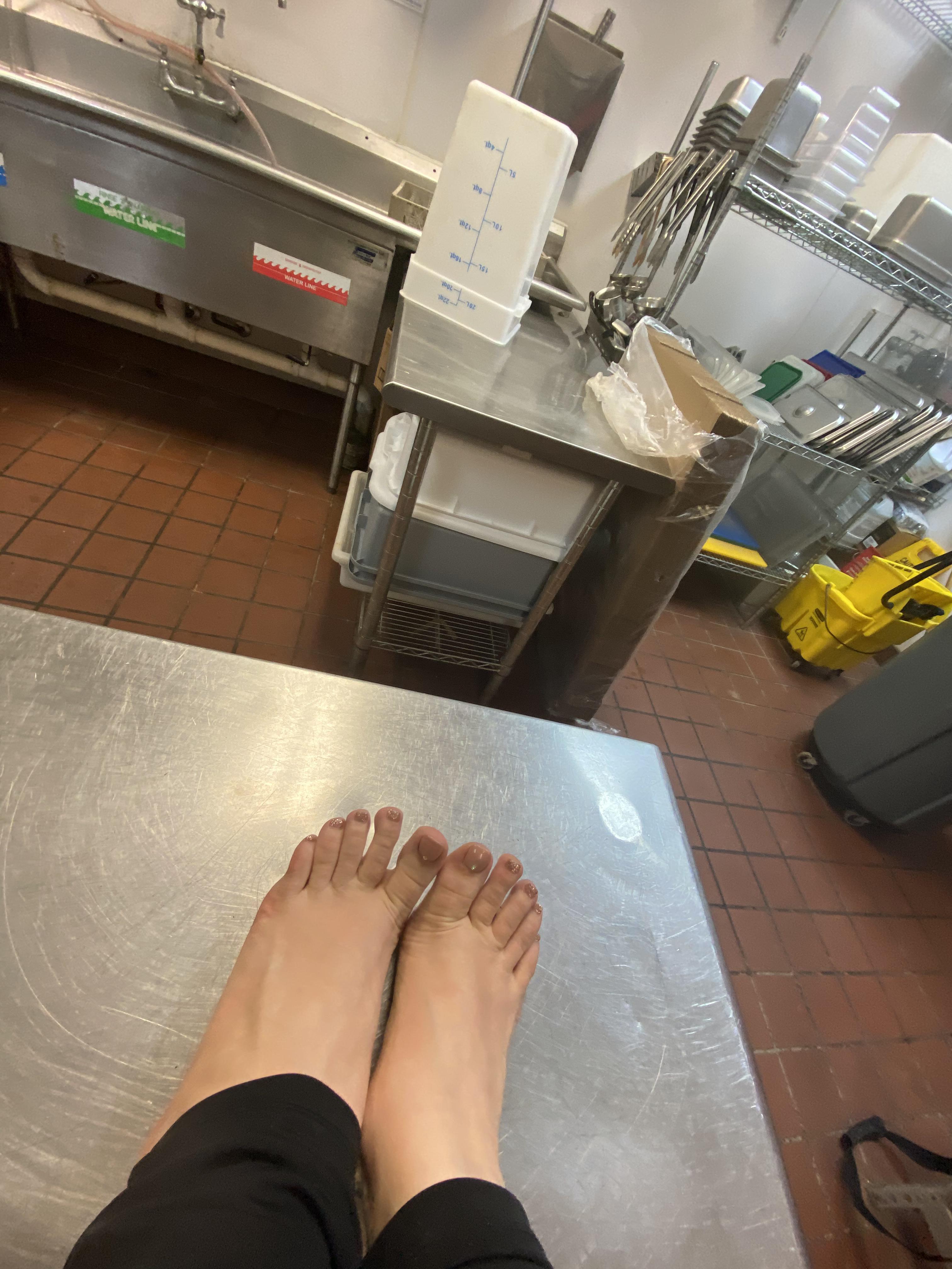 Smelly smelly work feet 🙊 23 female | Scrolller