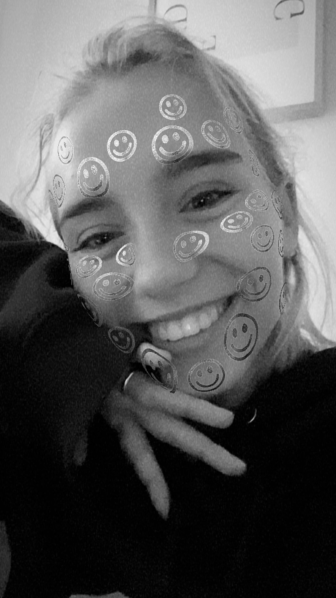 Smiley 😃 | Scrolller