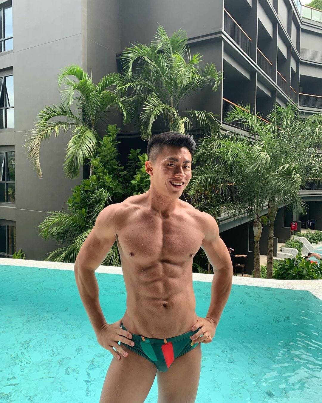 Smiley Guy | Scrolller