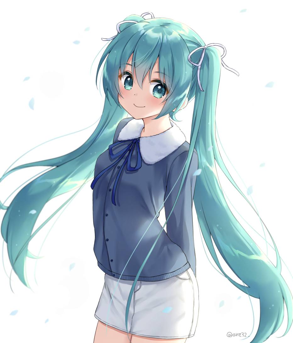 Smiling Miku | Scrolller