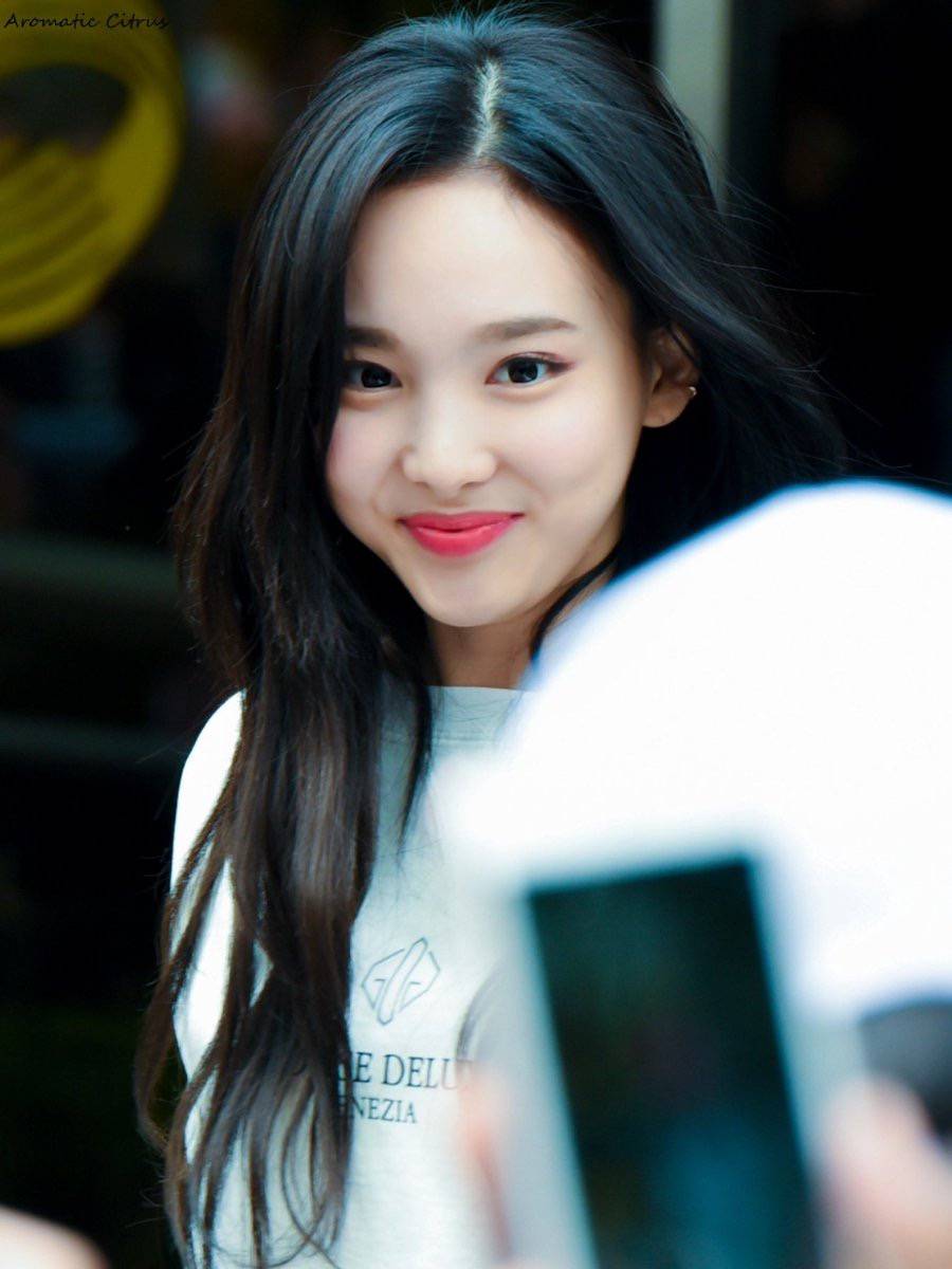 Smiling Nayeon | Scrolller