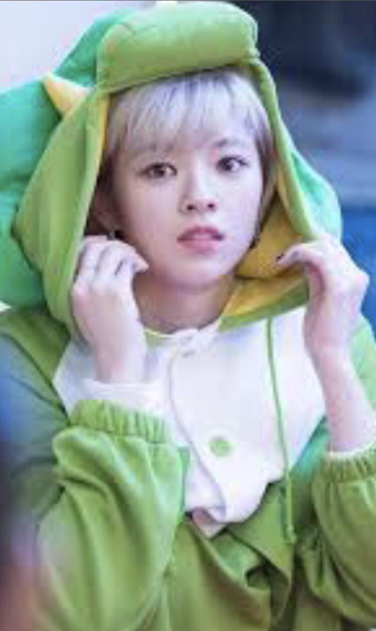 Smol jeongyeon | Scrolller