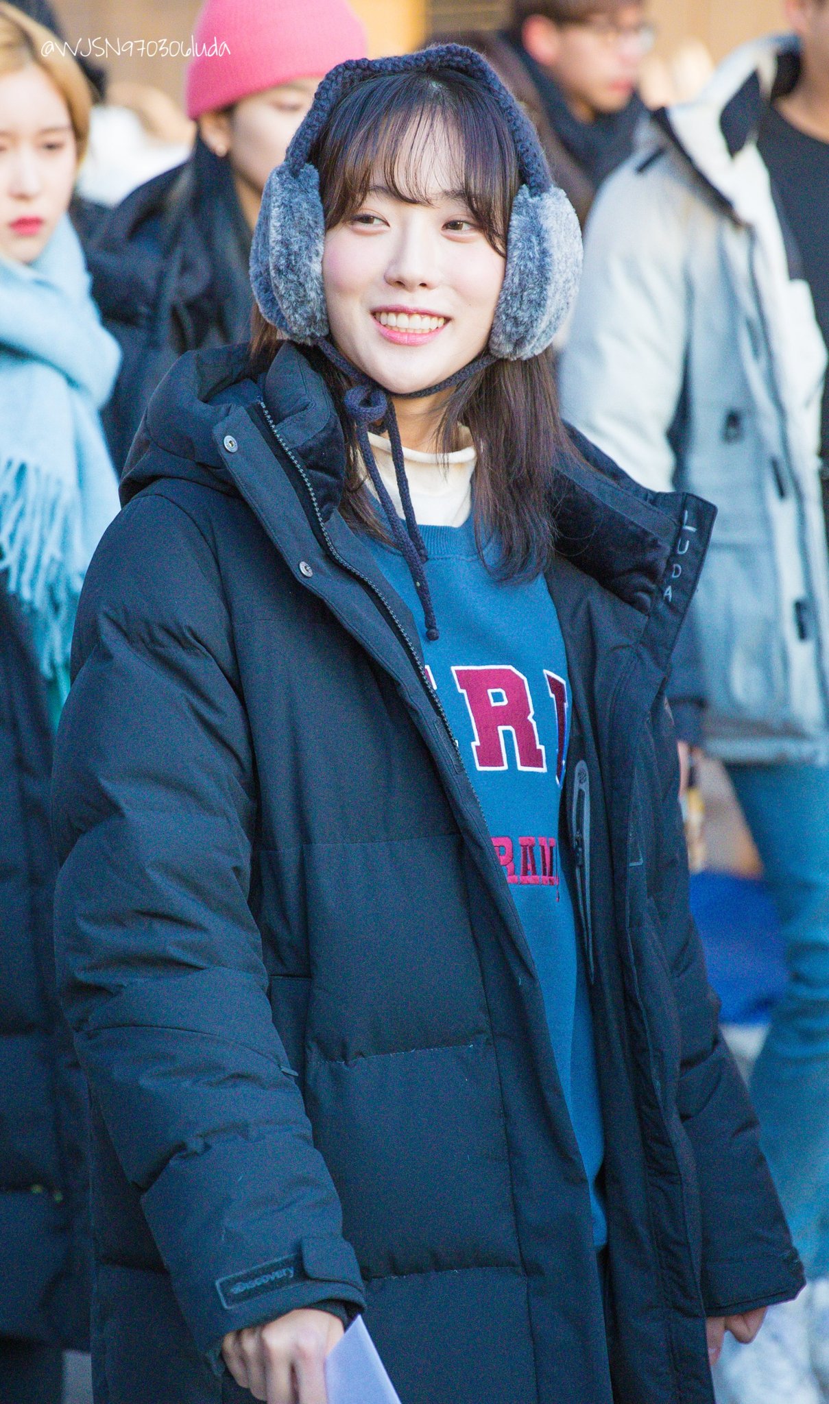 Smol Luda, big coat | Scrolller