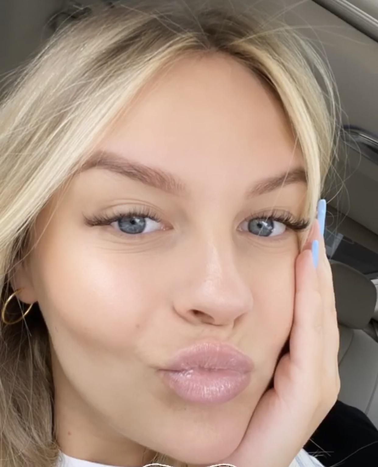 Smooch 👄 | Scrolller