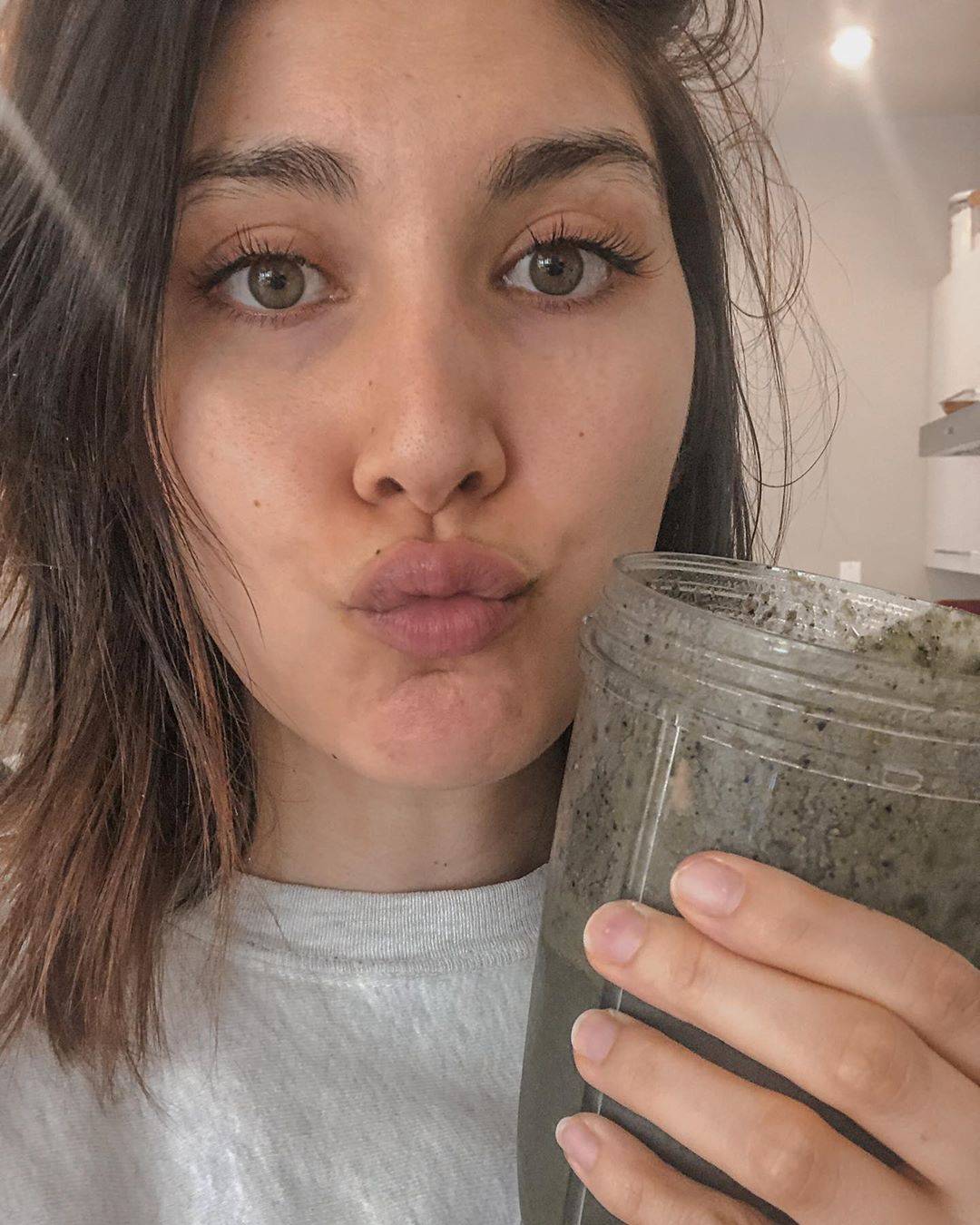 Smoothie Lips! | Scrolller