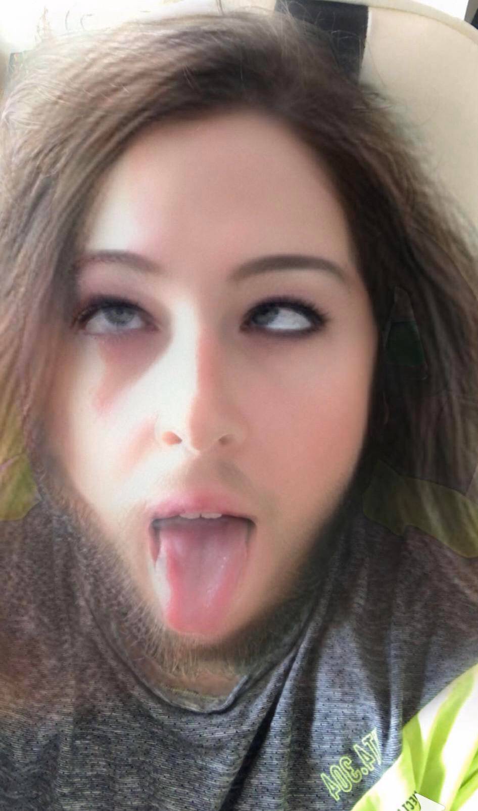 Snapchat filter, but it‘s the expression that counts right? | Scrolller