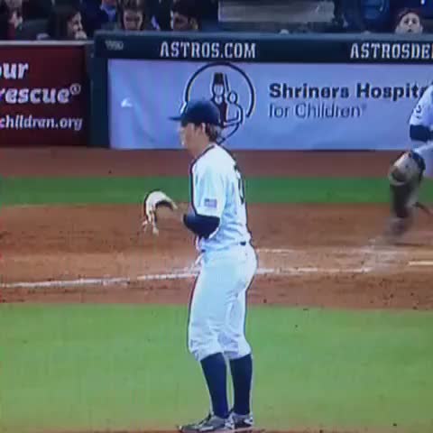 Sneaky pitcher [x /r/gifs] | Scrolller