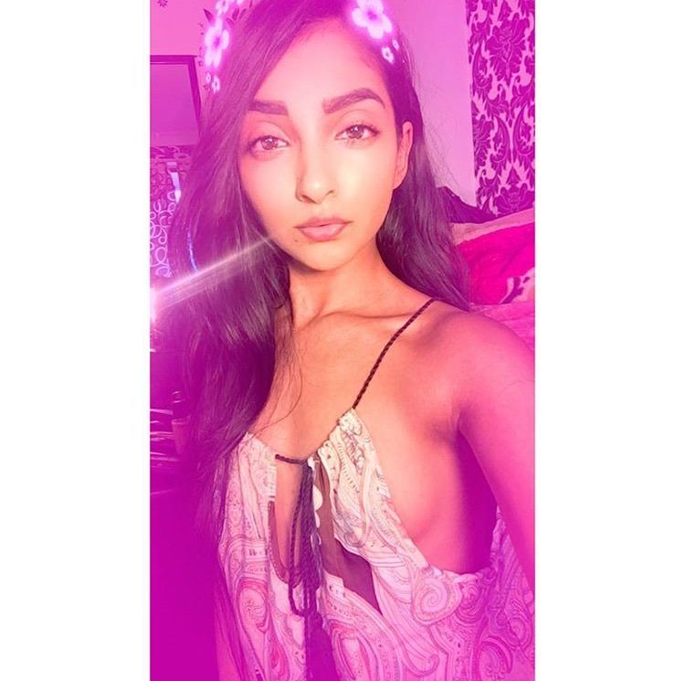 So close to seeing nipple | Scrolller