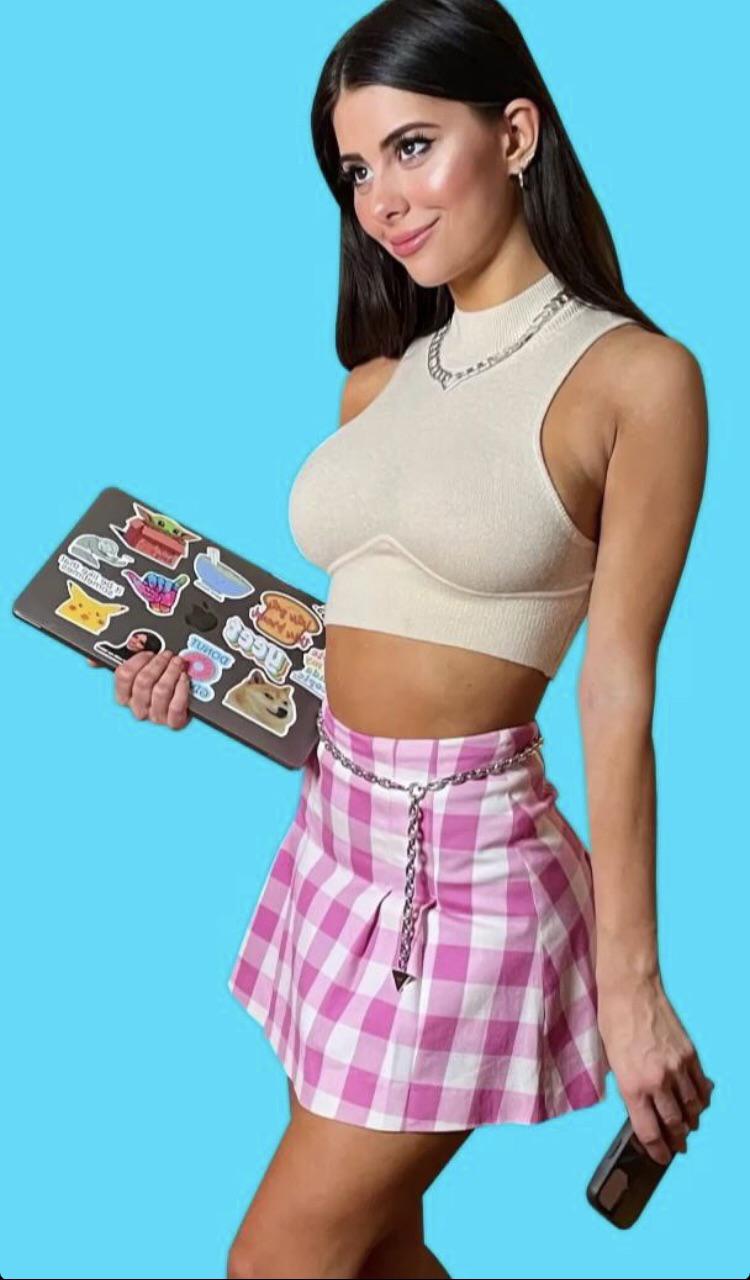 Super horny someone help me get rid of my morning wood by rping or catfishing her, I can show ...