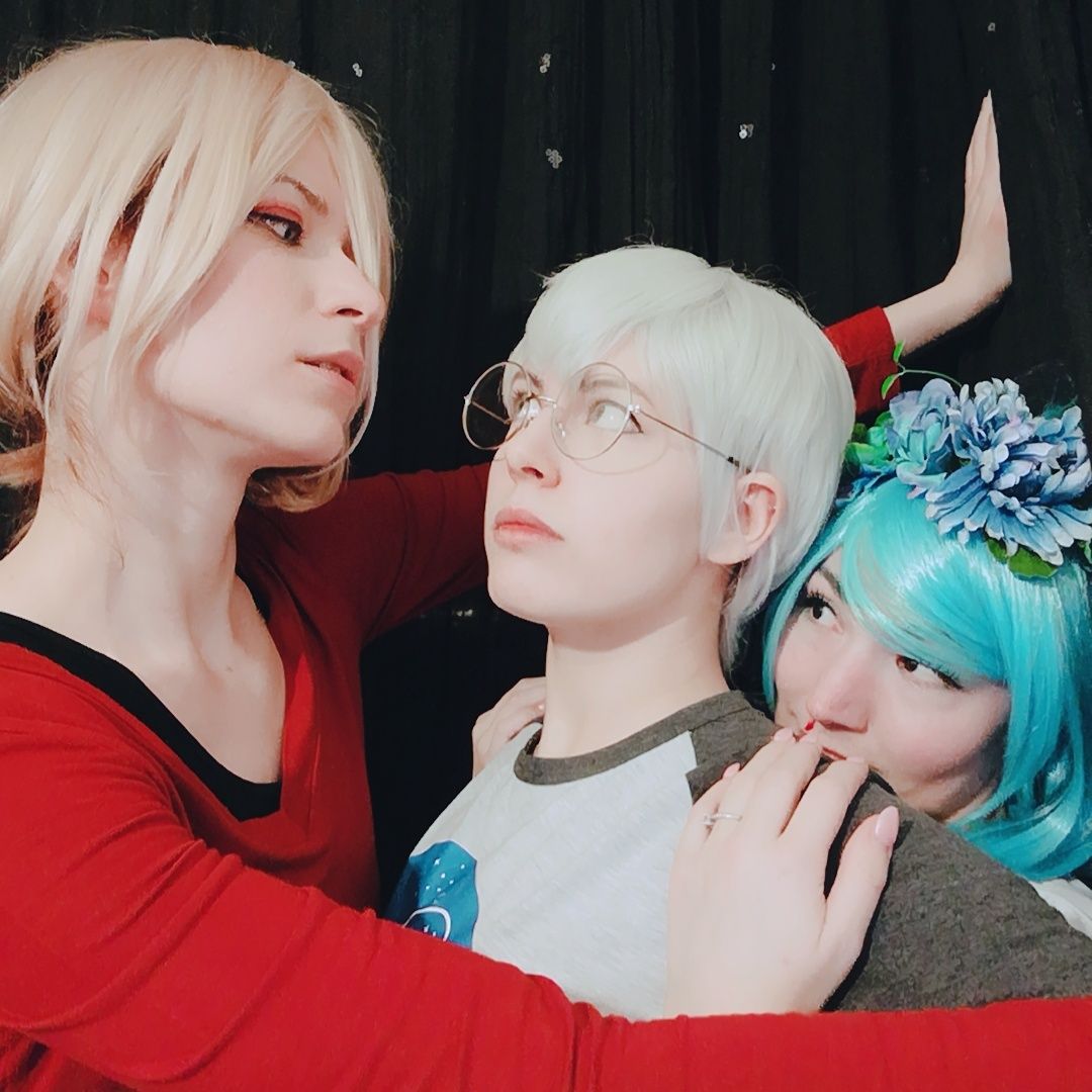 Solar eclipse cosplay | Scrolller