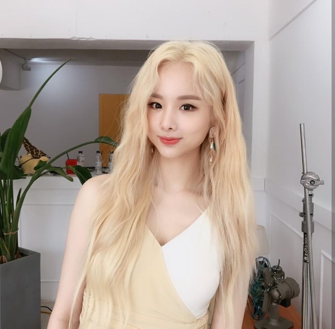 Solji is so beautiful! | Scrolller