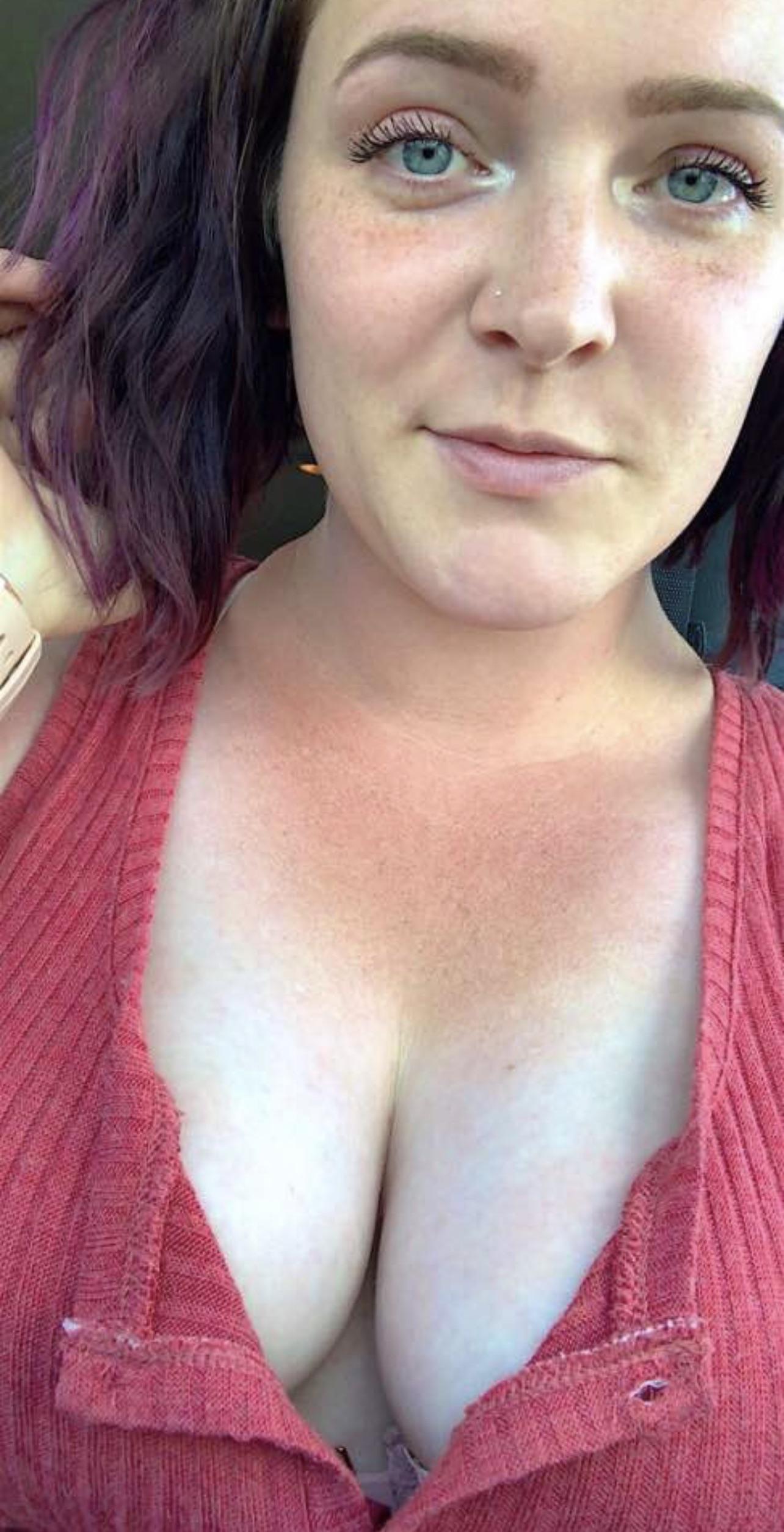 Some cleavage | Scrolller