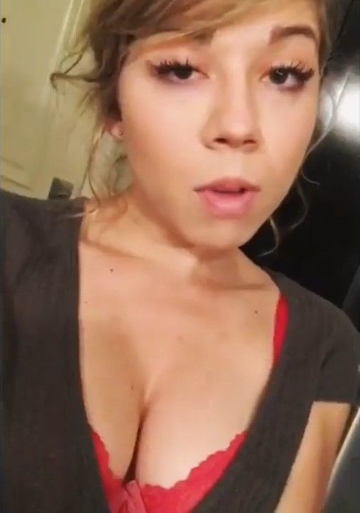 some cleavage | Scrolller