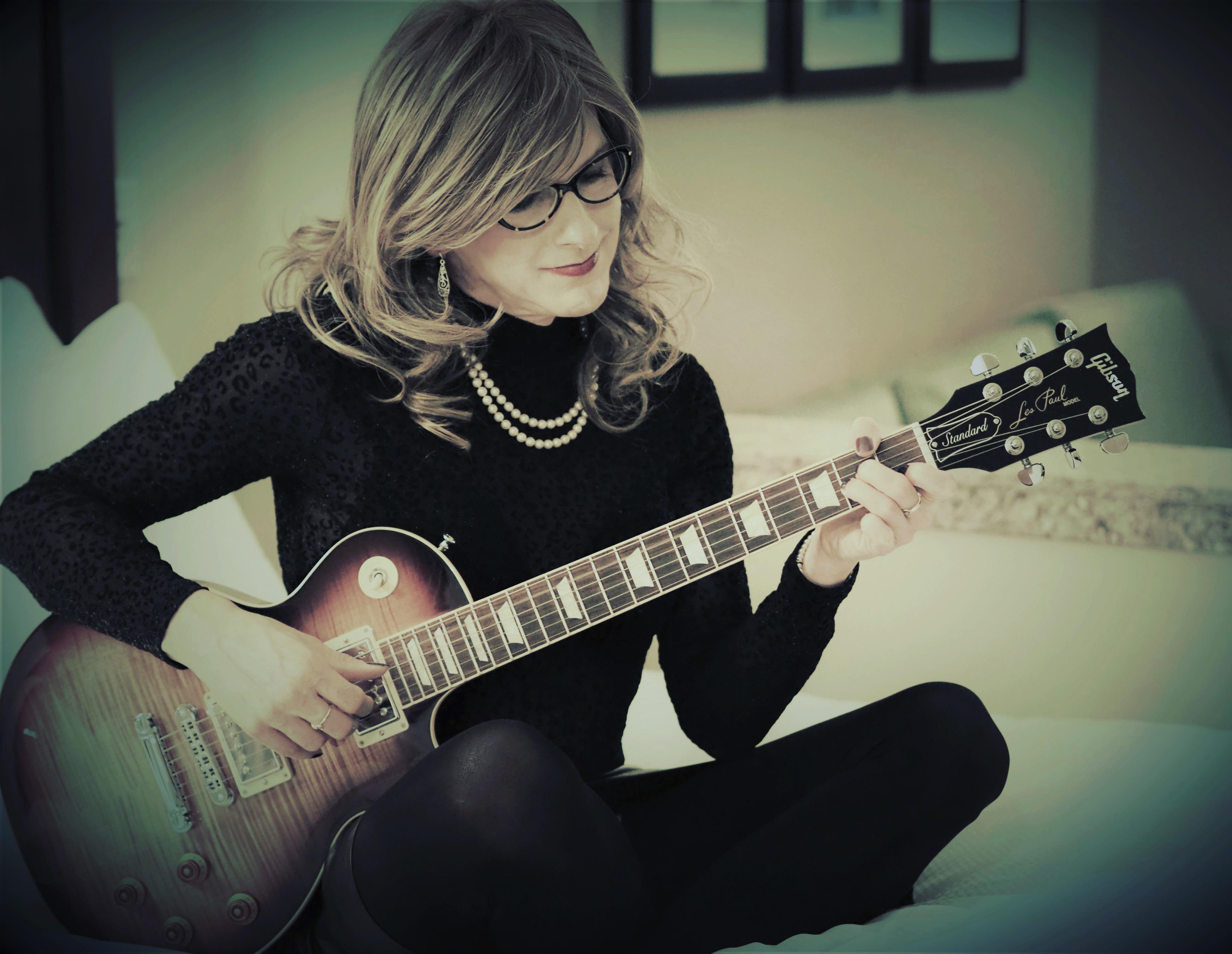 Some me time with my Les Paul | Scrolller