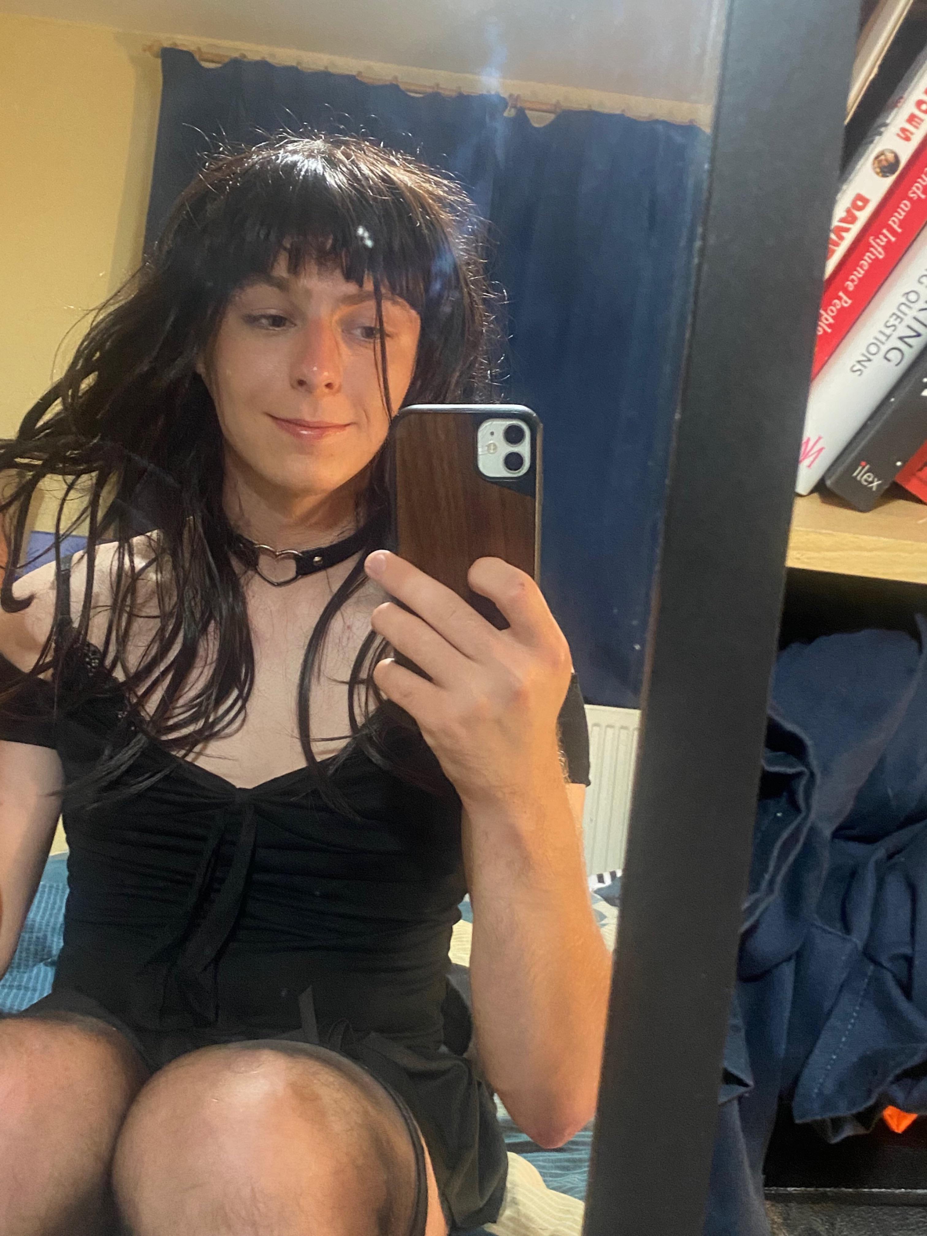 Some more of me doing my makeup | Scrolller