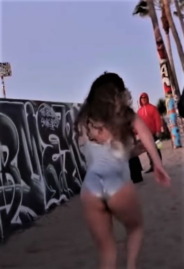 Some more Sofie Dossi butt action | Scrolller