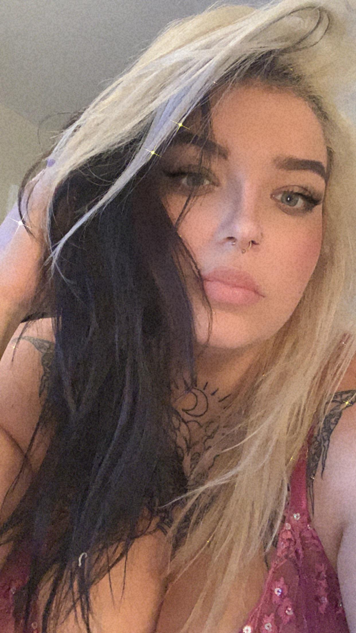 Someone come shnuggle me please | Scrolller