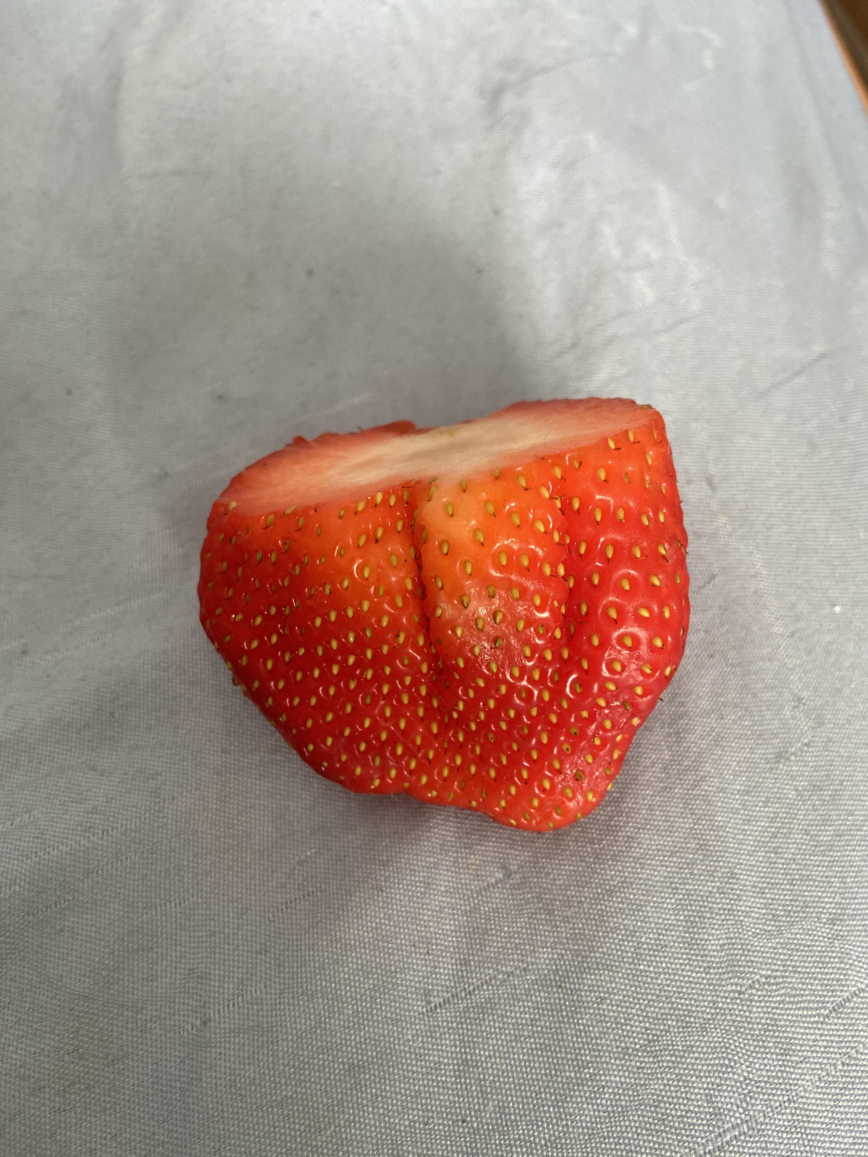 Someone decapitated this thicc ass strawberry | Scrolller