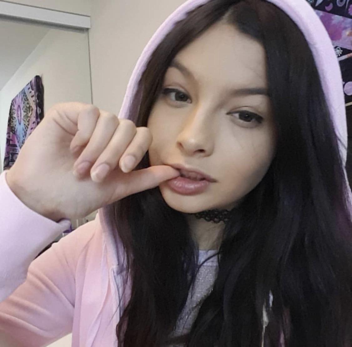 Someone help me out? Who is she? | Scrolller