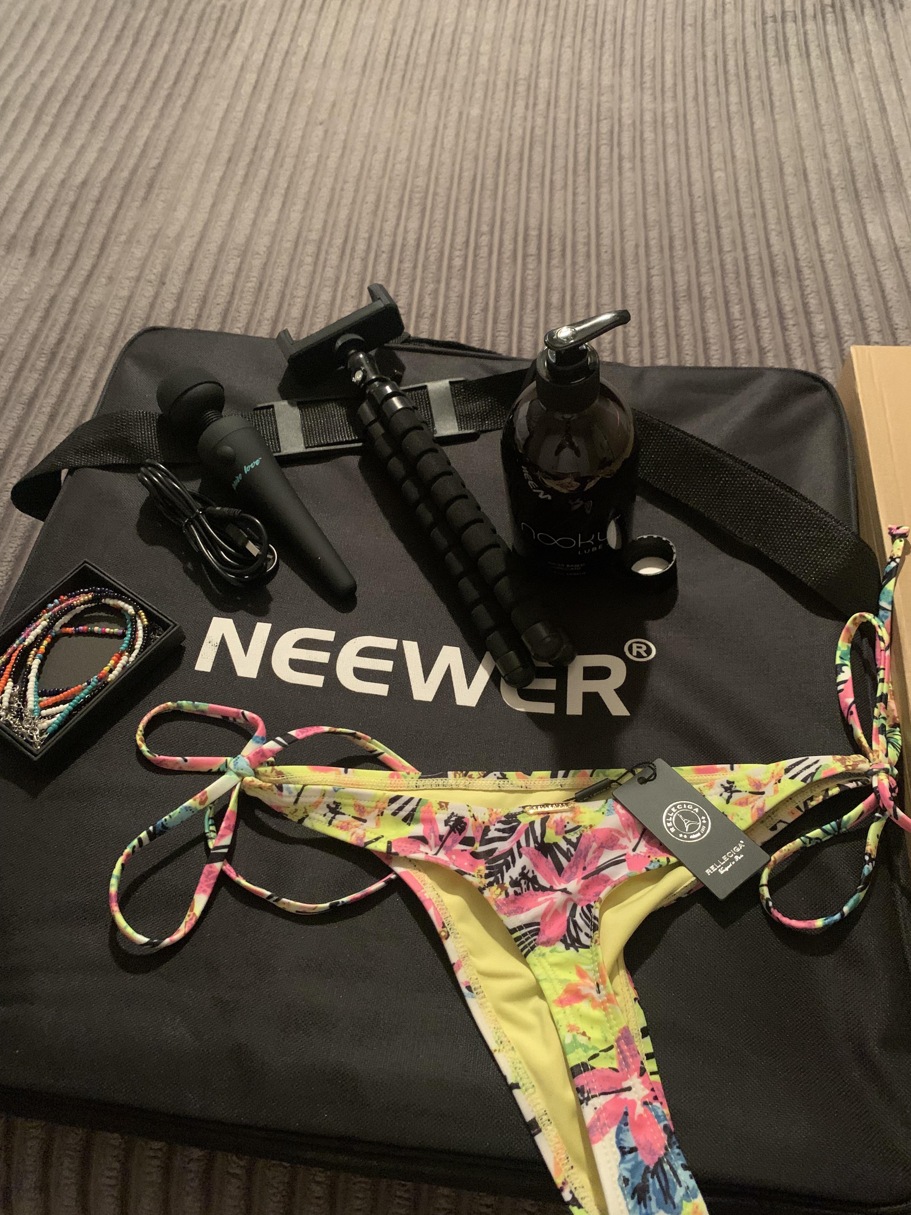 Someone order the Hotwife starter pack? 😆 thanks to all my fans 😊 | Scrolller