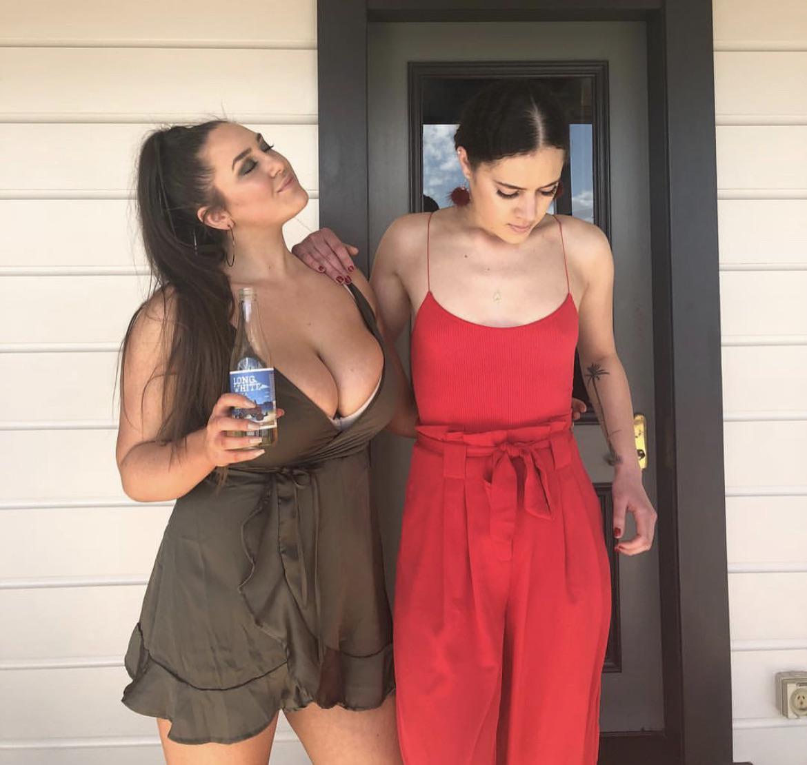 She can’t even look at her | Scrolller