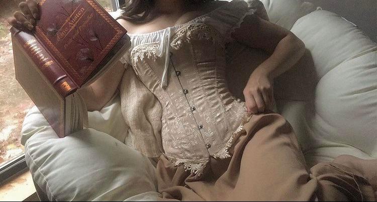 Something about corsets… | Scrolller