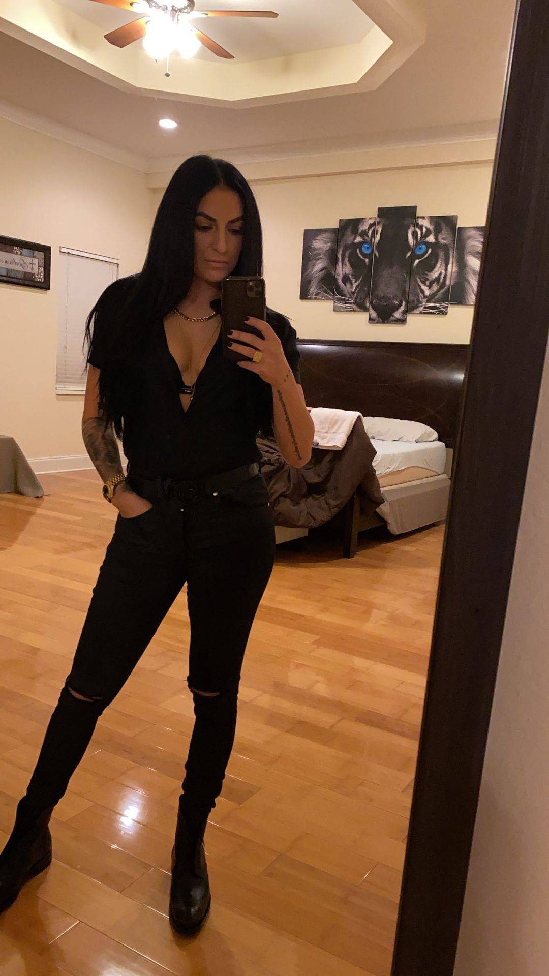 Sonya Deville | Scrolller