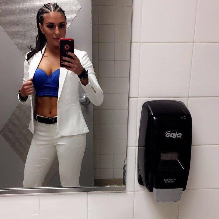 Sonya Deville | Scrolller
