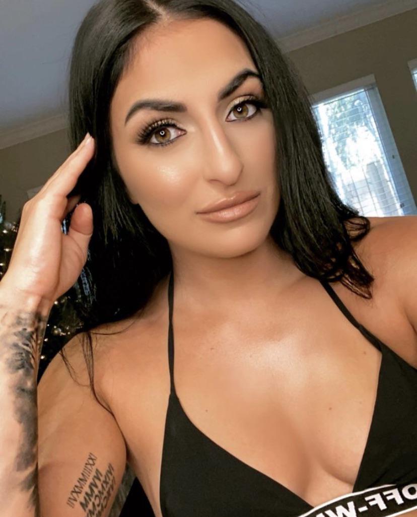Sonya Deville | Scrolller