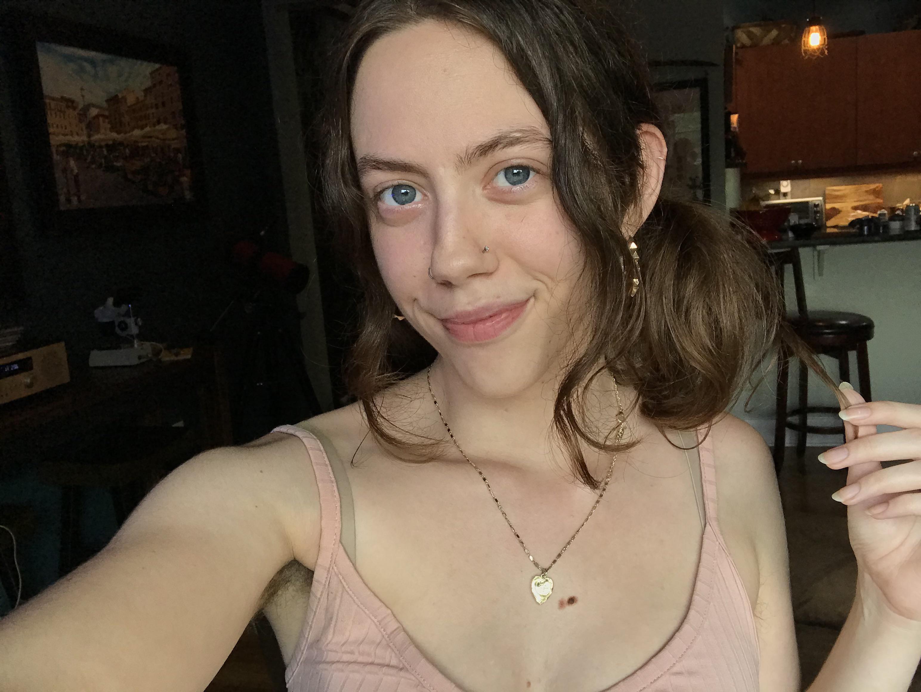 Sooo tired from work but loving the lighting. | Scrolller