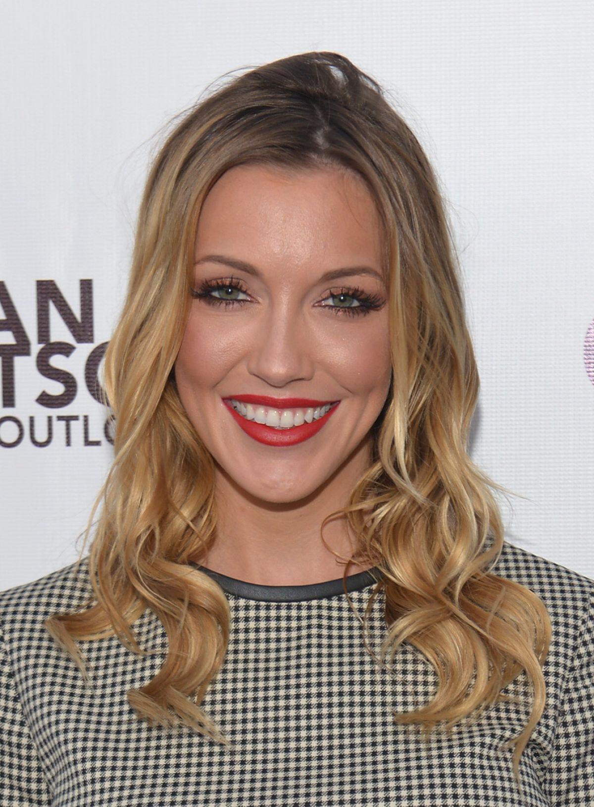 Soooo hard for Katie Cassidy | Scrolller