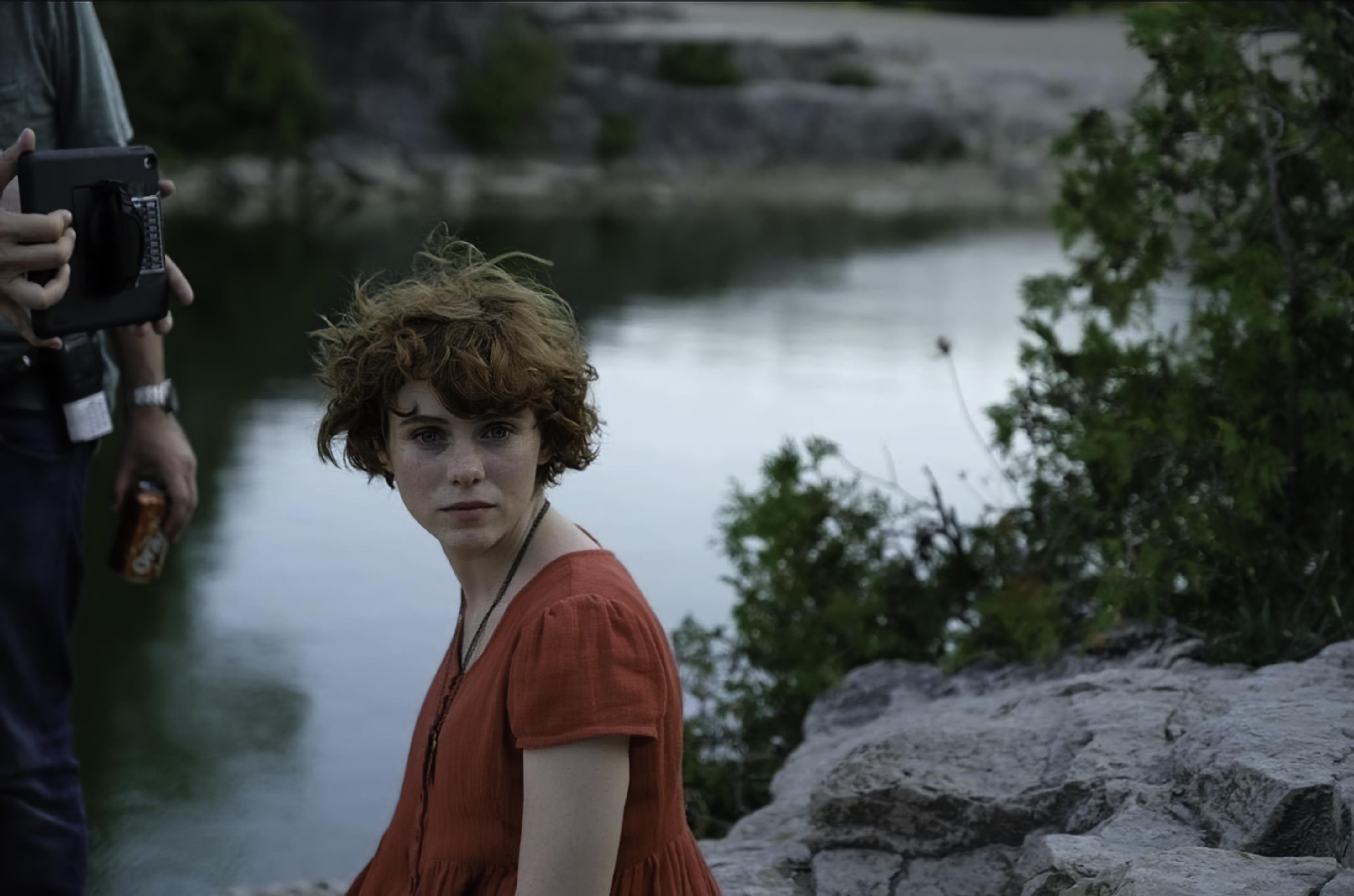Sophia Lillis behind the scene | Scrolller