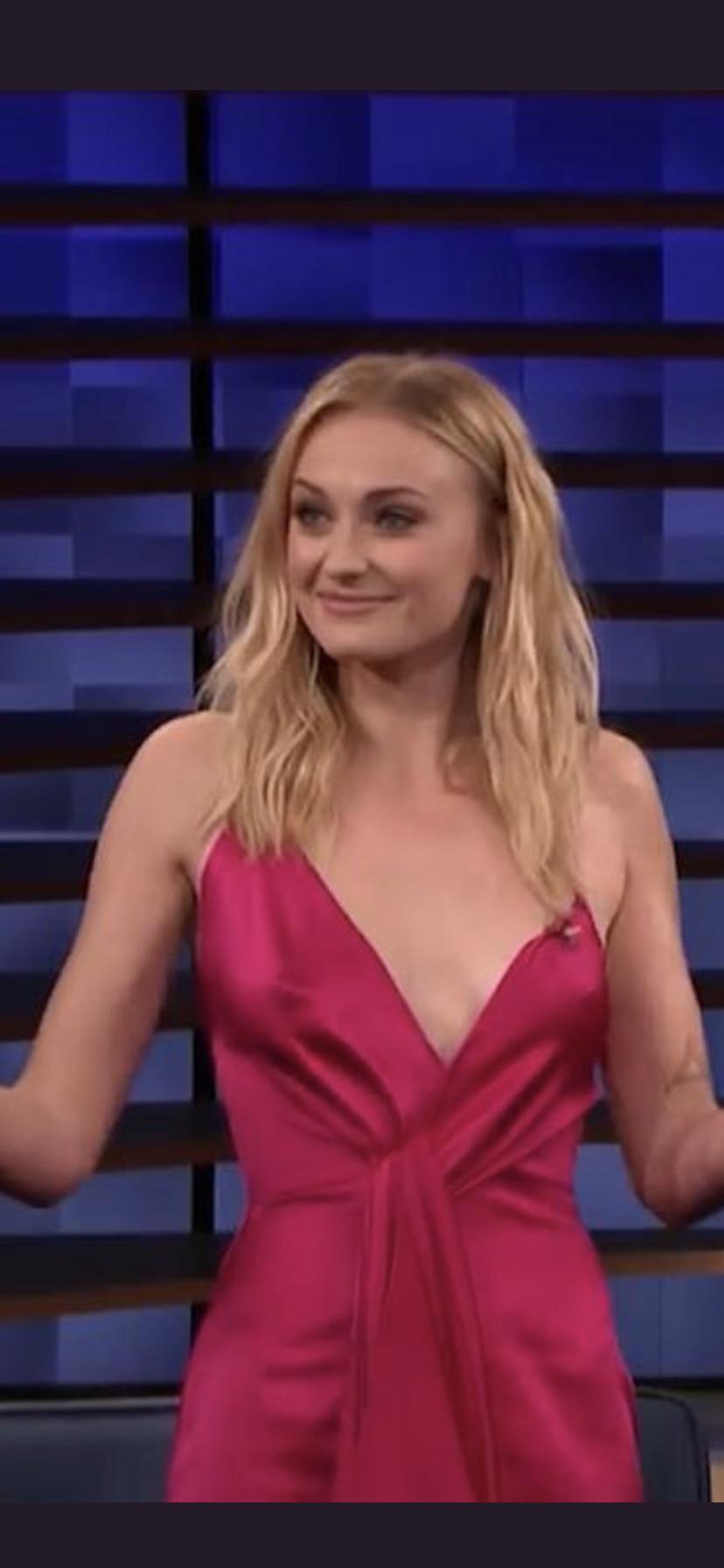 Sophie Turner as I explain how much I jerk off to her | Scrolller