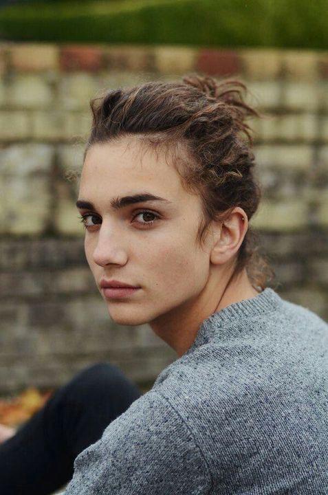[SoSH] This model | Scrolller
