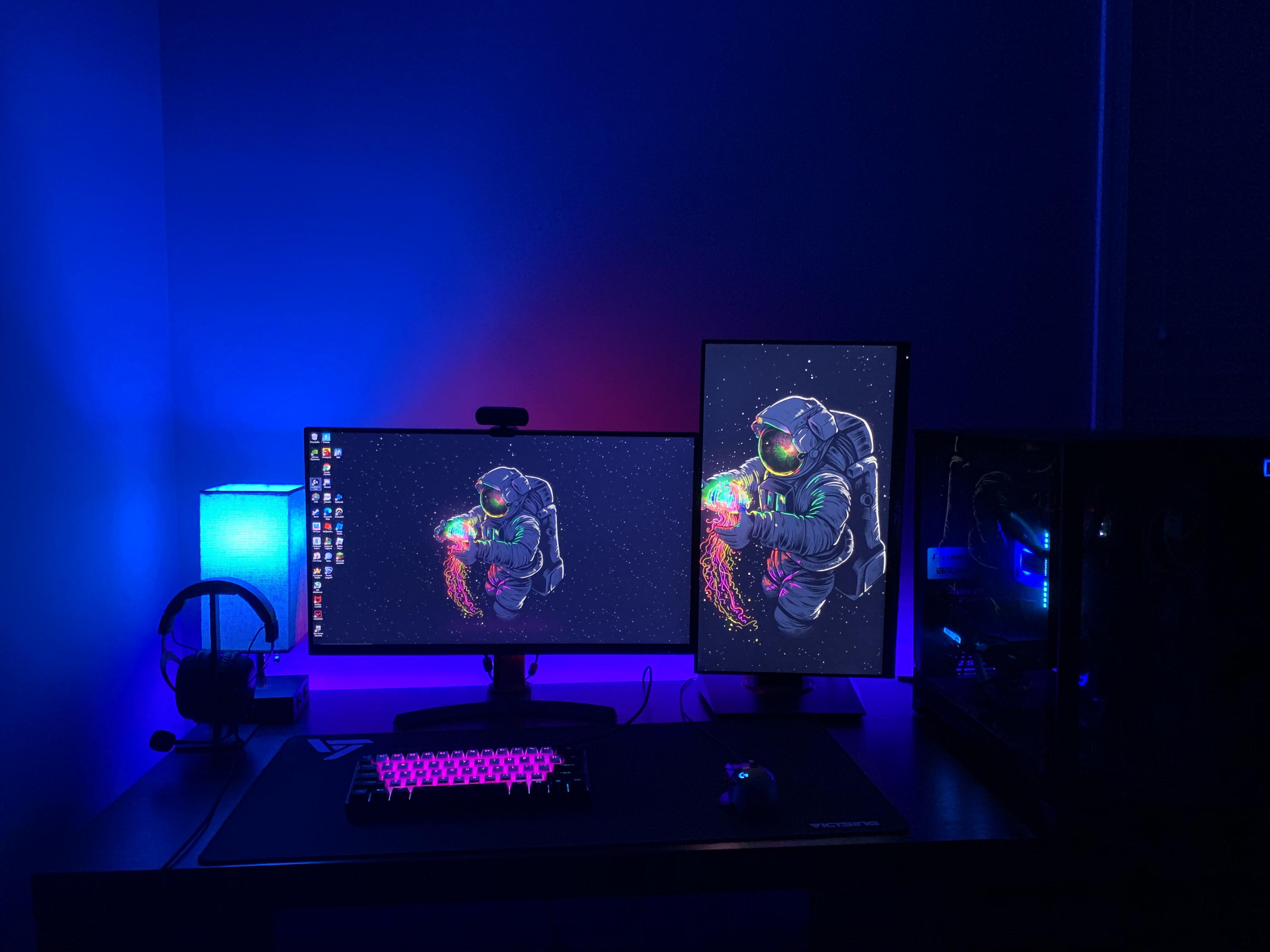 Space theme | Scrolller