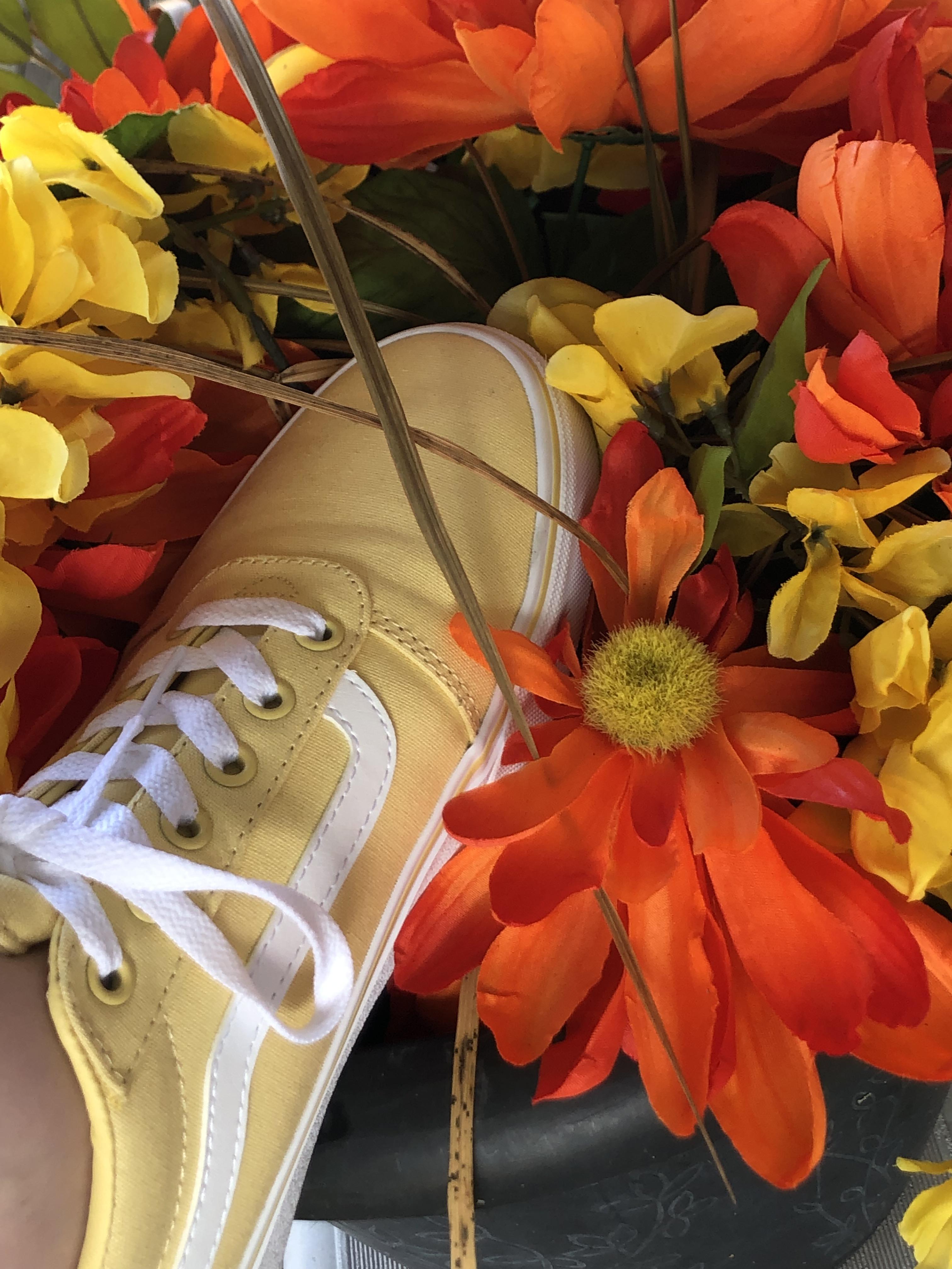 spring colors but fake flowers :( | Scrolller