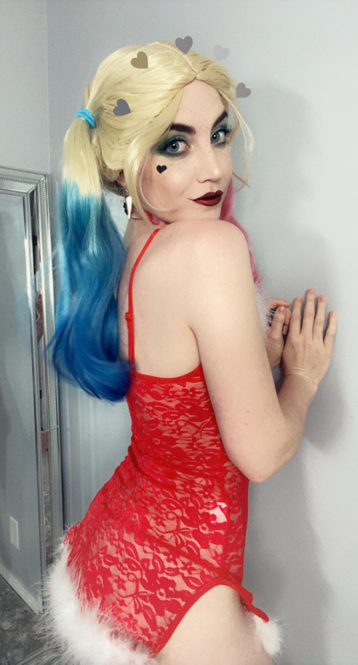 Sprklngdiamond Cosplay as Holiday Harley Quinn- Spoiler | Scrolller
