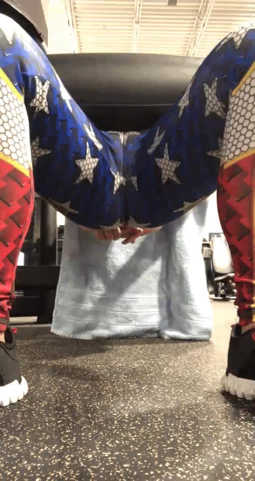 Squeeze [OC] | Scrolller