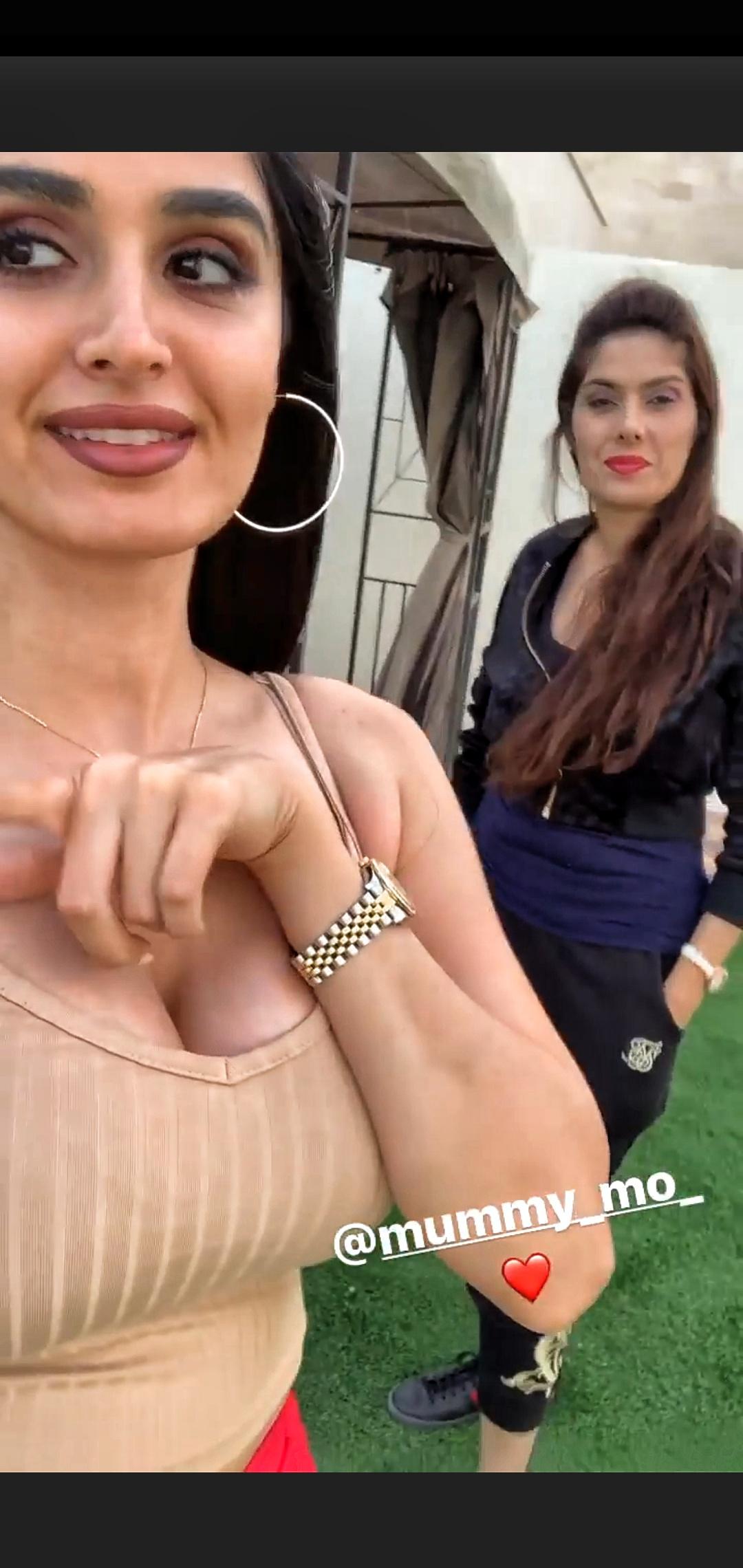 Squeeze them together girll😜 | Scrolller