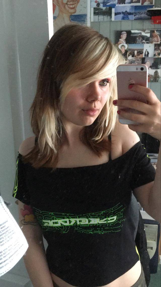 squish squish (F20) | Scrolller