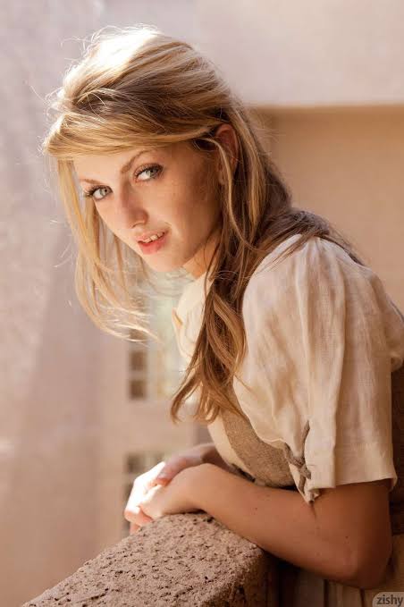 Staci Silverstone | Scrolller