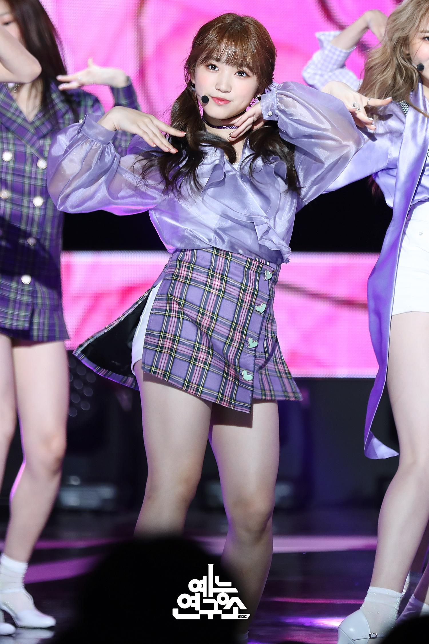 Stage Nako | Scrolller