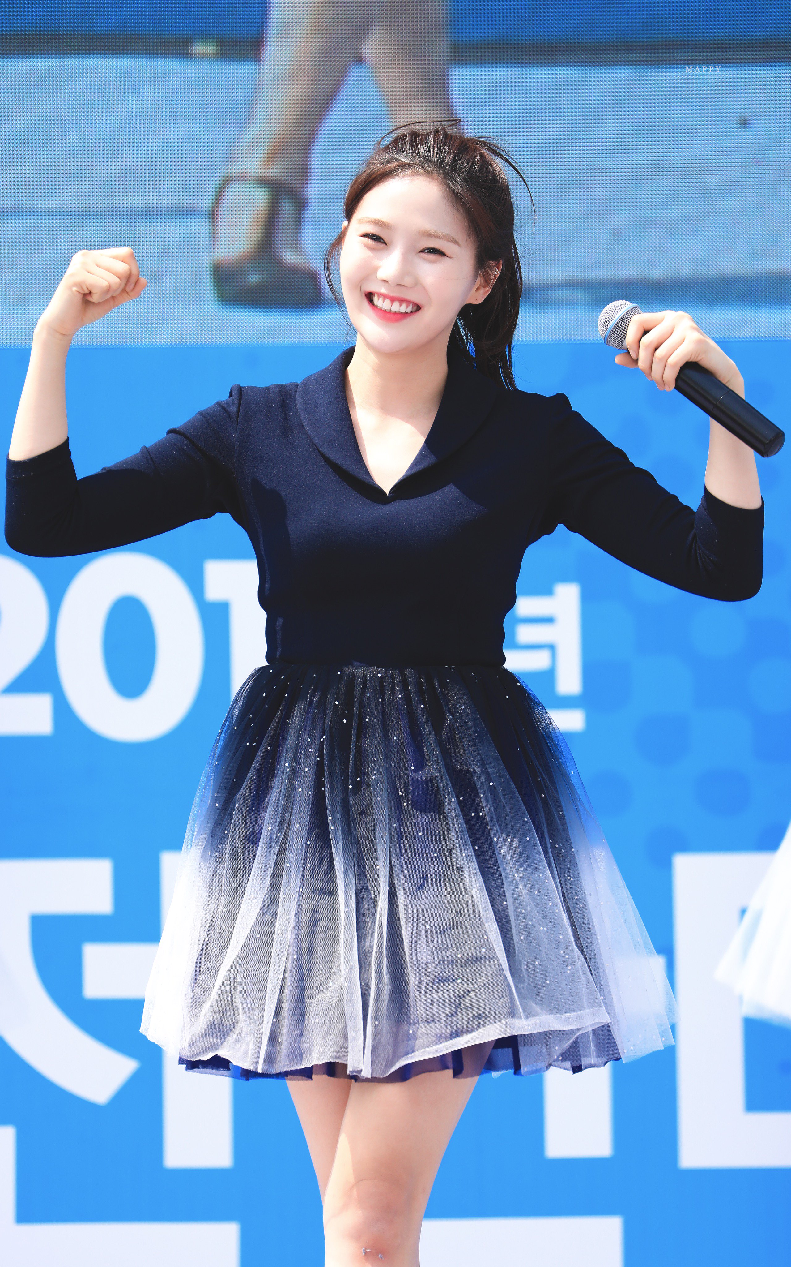 Stage Presence | Scrolller