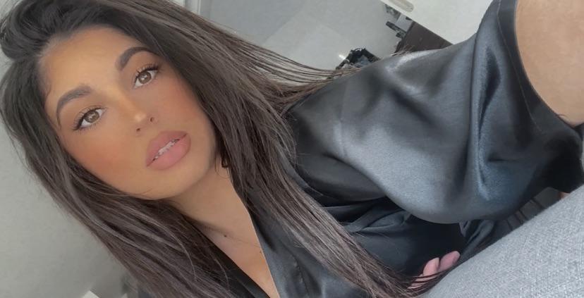 Stand infront of your wife and send me £100. I dare you. 😈 | Scrolller