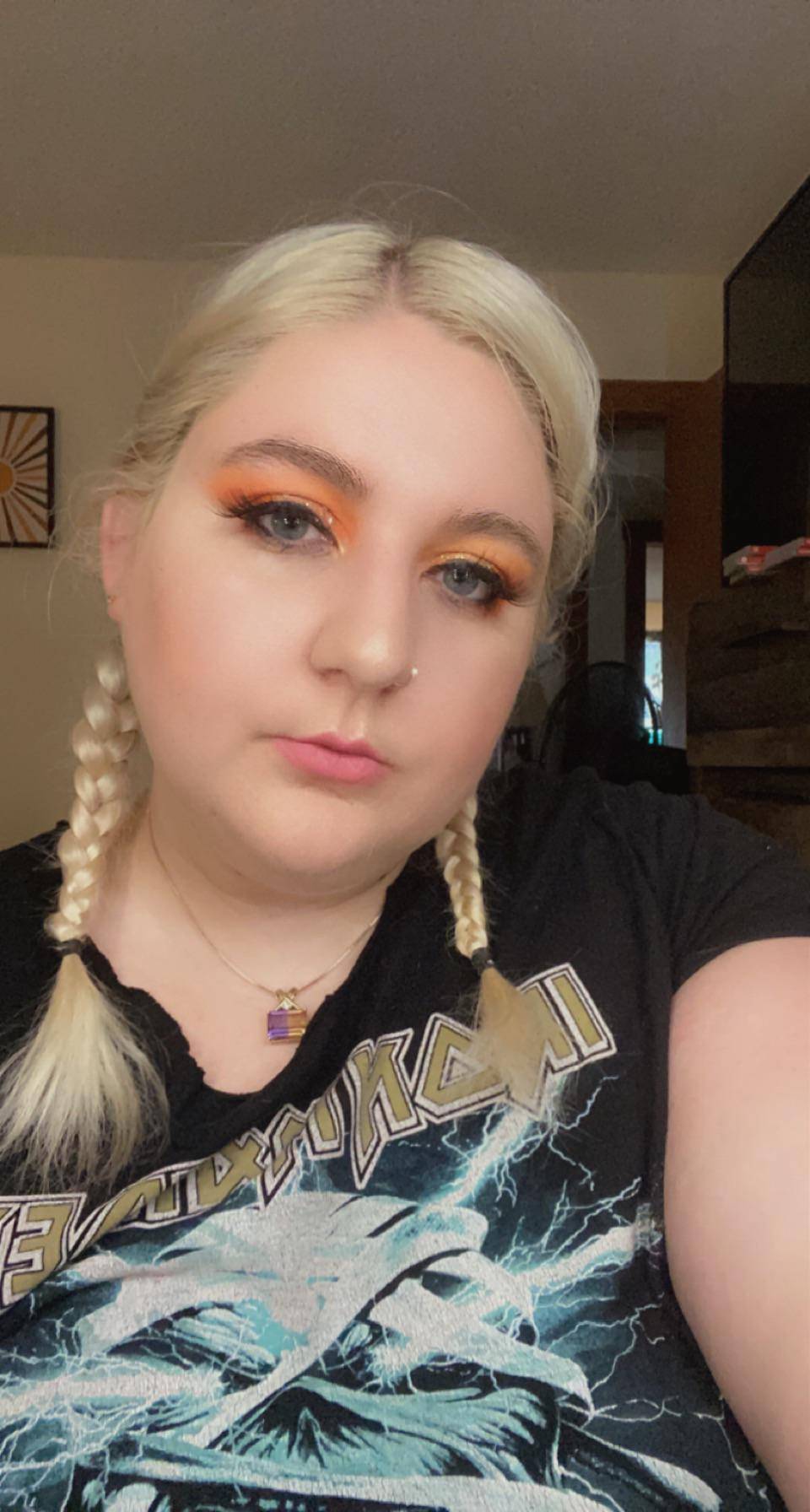 Star shines in her eye Makes me feel like I’m alive | Scrolller