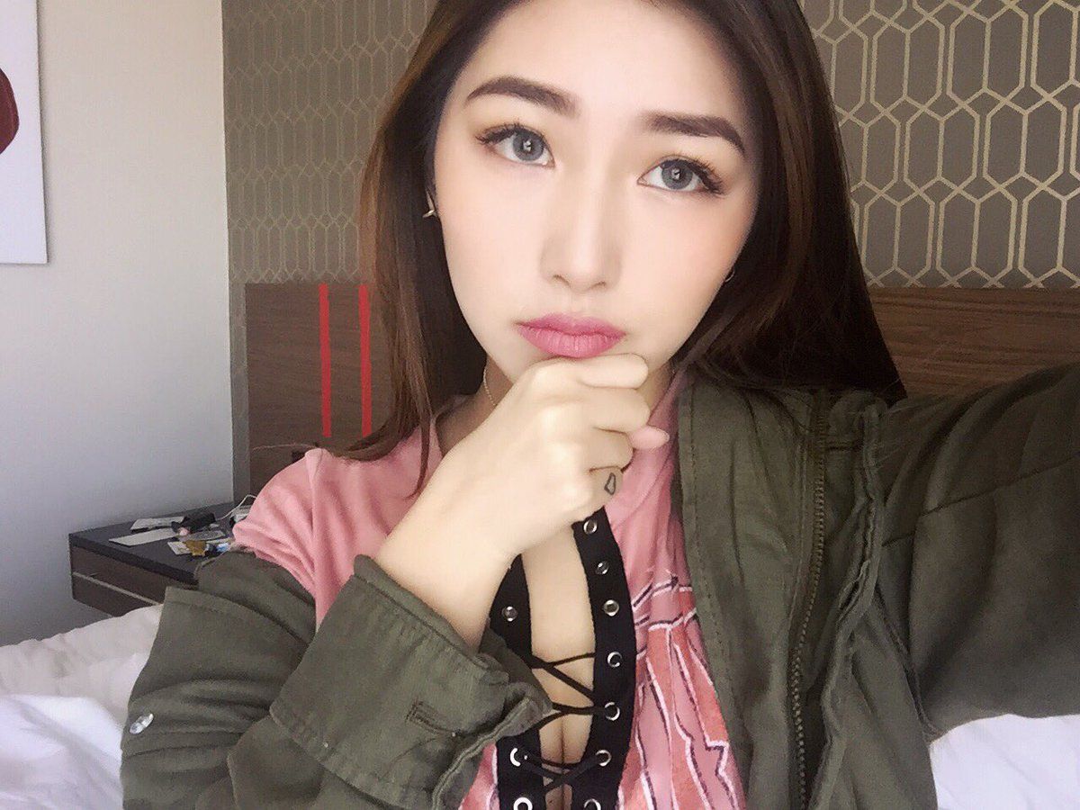 Stare into her eyes and jerk | Scrolller