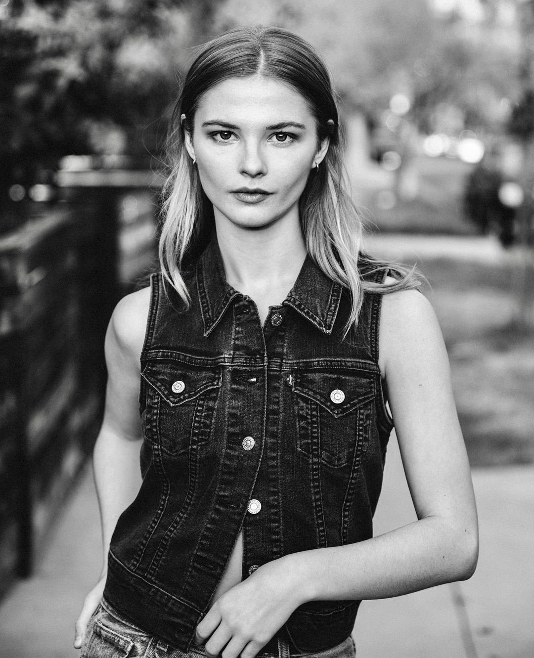 Stefanie Scott | Scrolller
