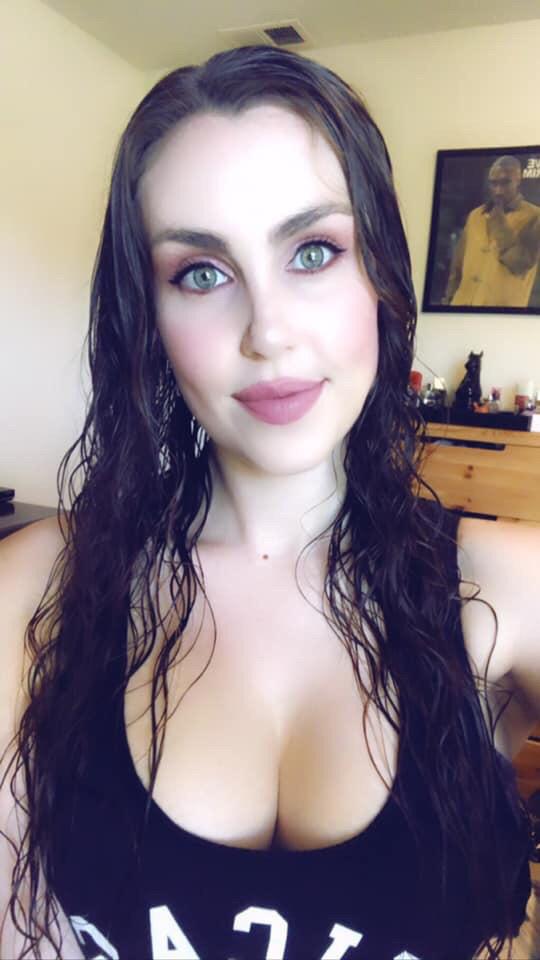 Stephanie | Scrolller