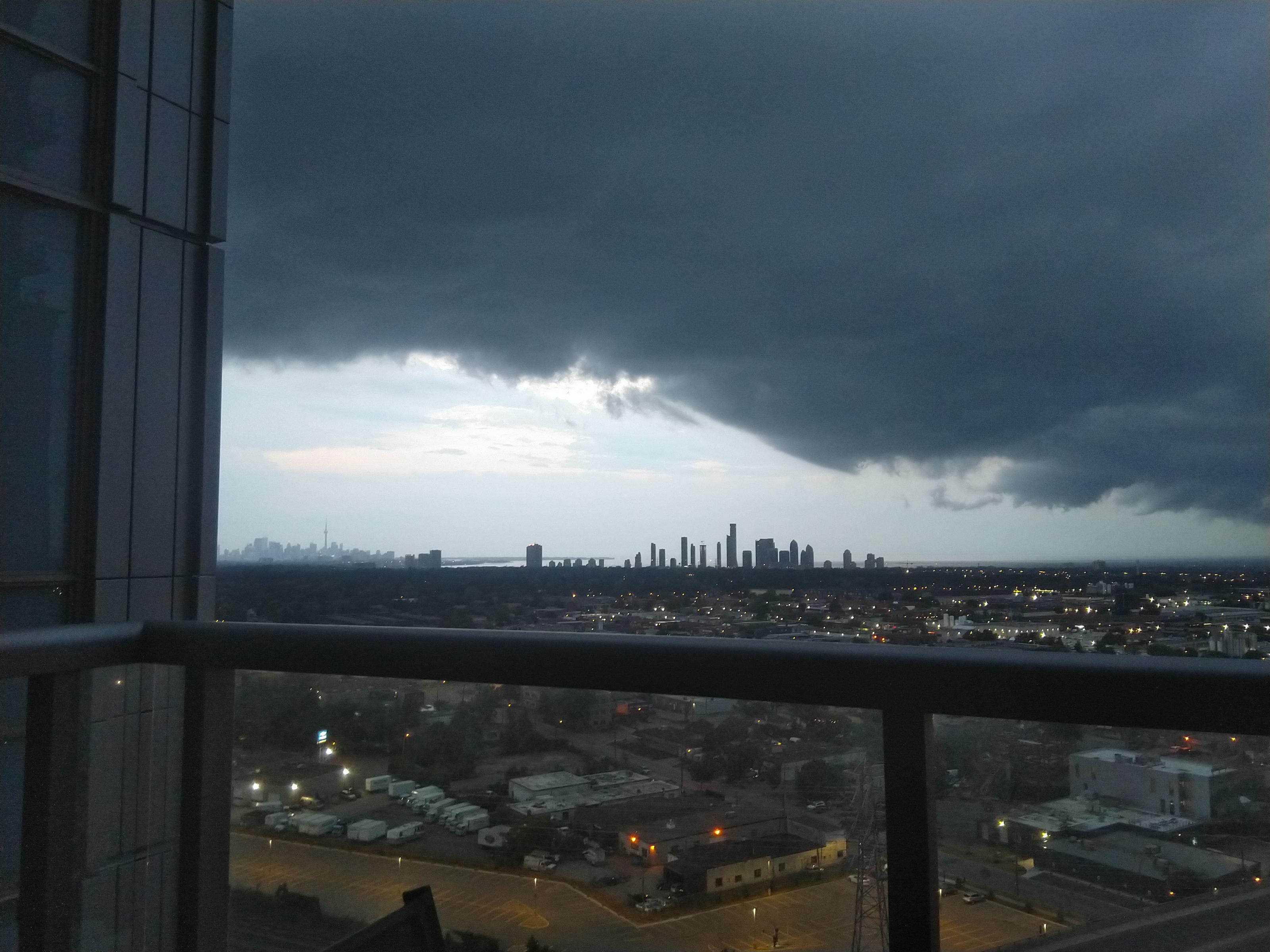 Storm rolling in over Toronto on July 10th. 63mm of rain, some flooding. | Scrolller